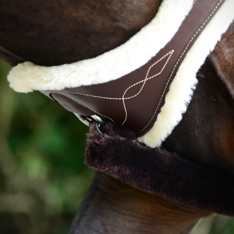 Kentucky Horsewear Sheepskin Anatomic Girth – Dapper Horse